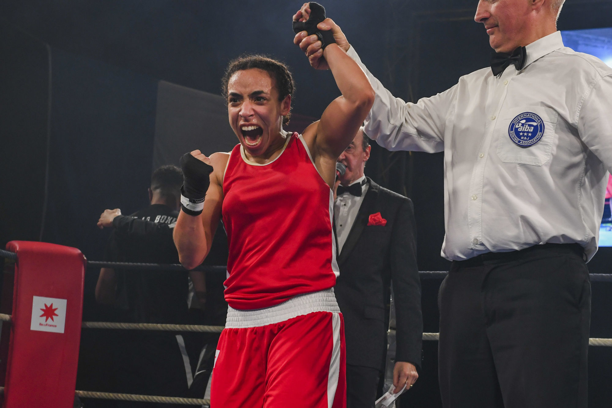 Boxe : Wassila Lkhadiri prend de l'avance pour Paris